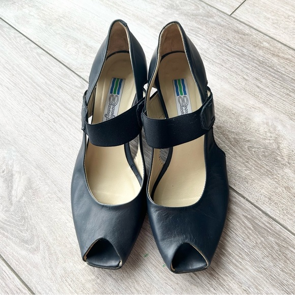 Arnold Chrgin | Shoes | Vintage Arnold Churgin Leather Peep Toe Mary ...